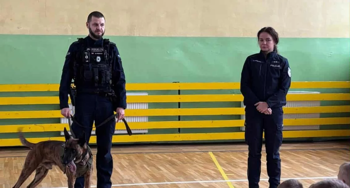 Wizyta policyjnego psa w szkole w Starych Polaszkach - wiadomości ...